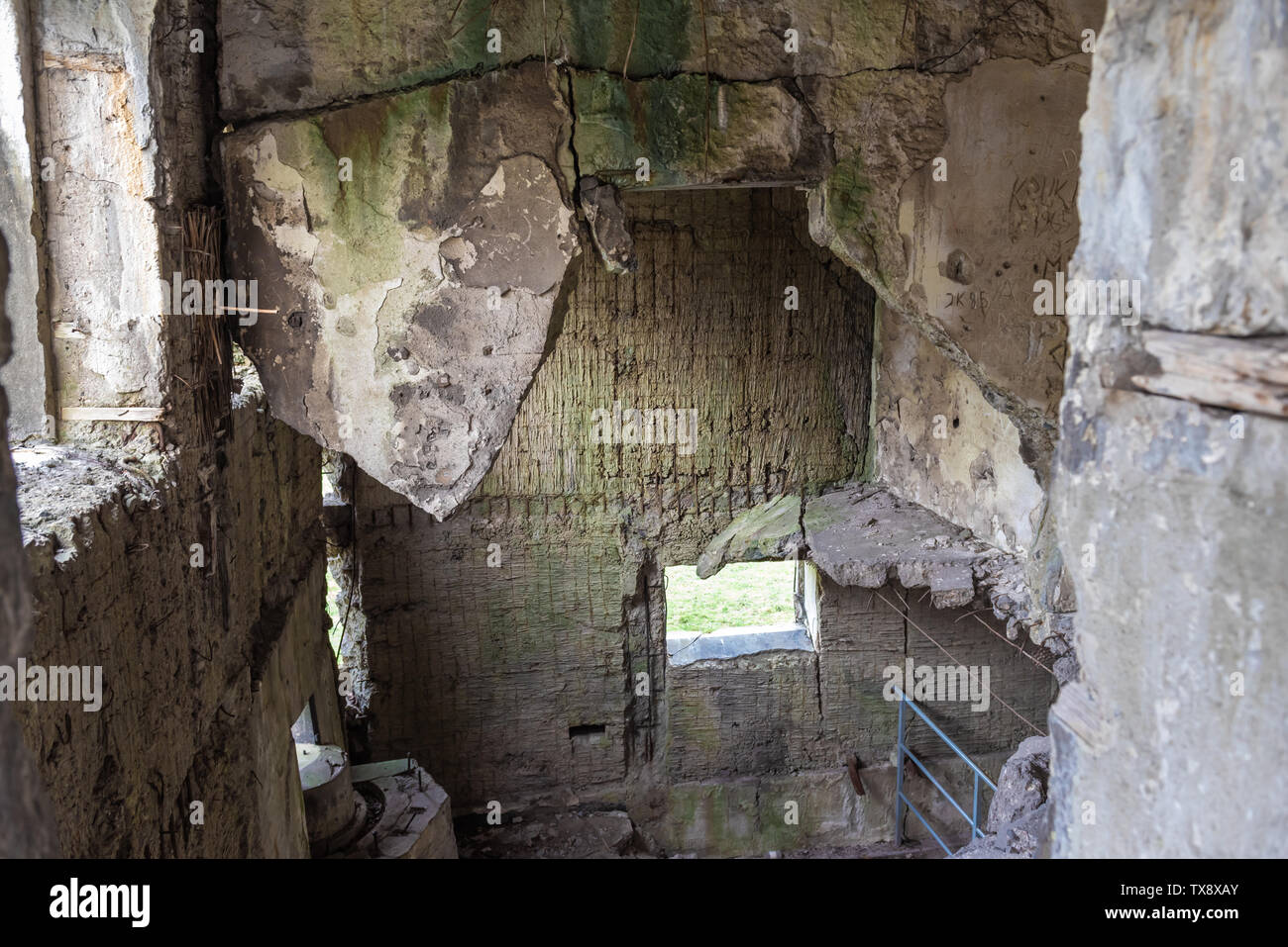 World war ii europe building destroyed hi-res stock photography and ...