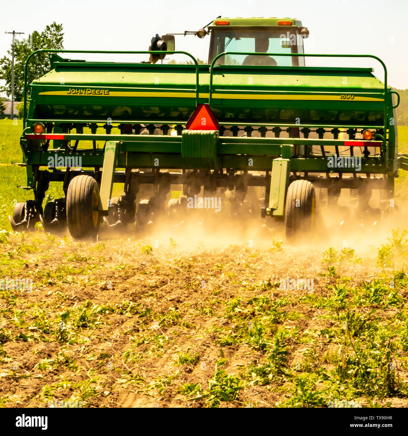 Crop discing hi-res stock photography and images - Alamy