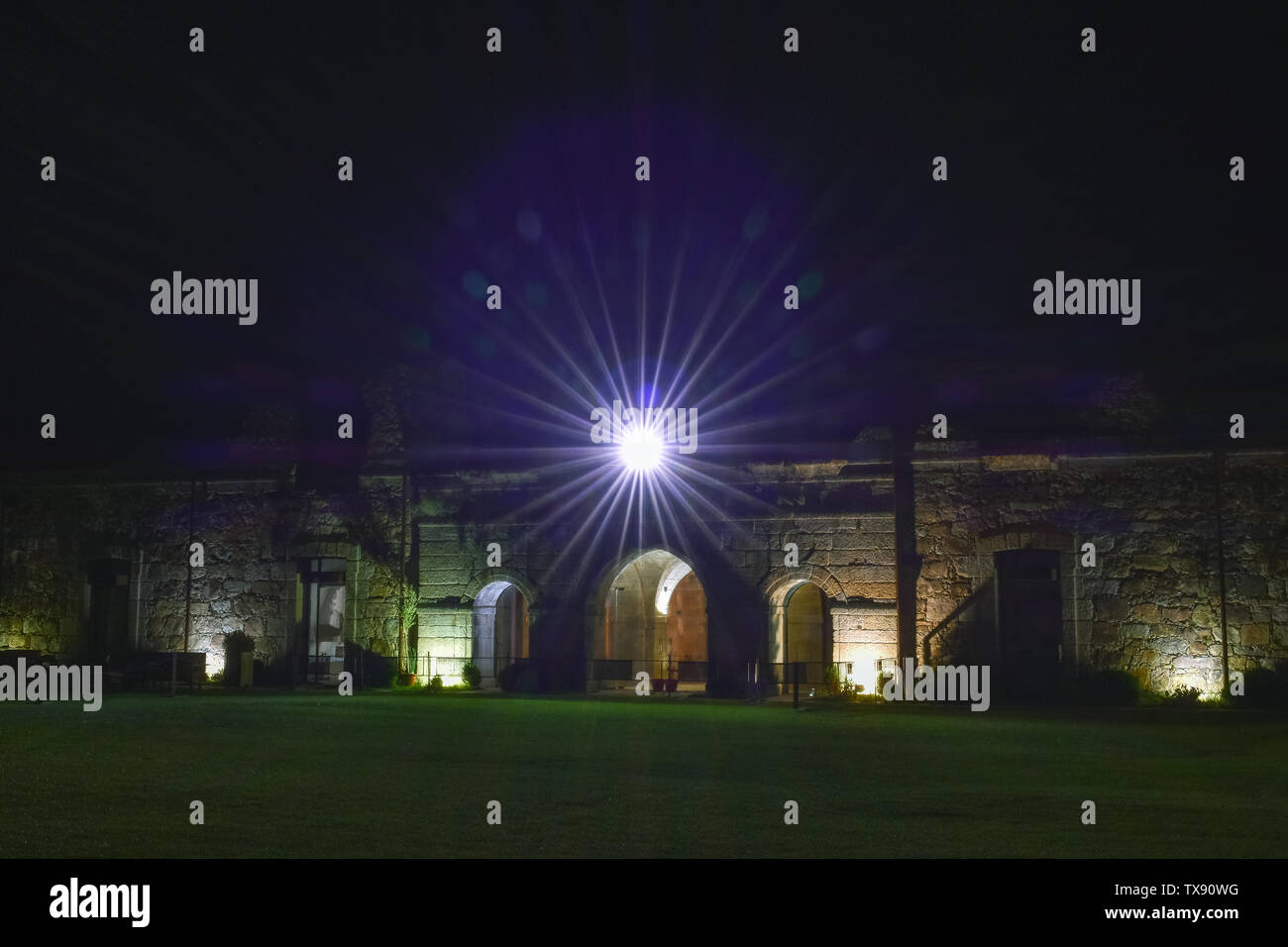 Yellow light bulb star hi-res stock photography and images - Alamy