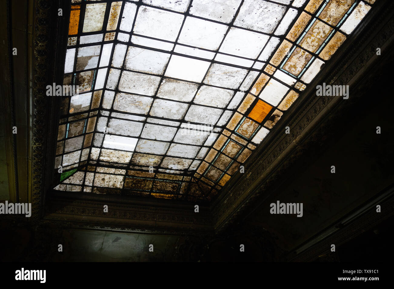 Decaying building hi-res stock photography and images - Alamy