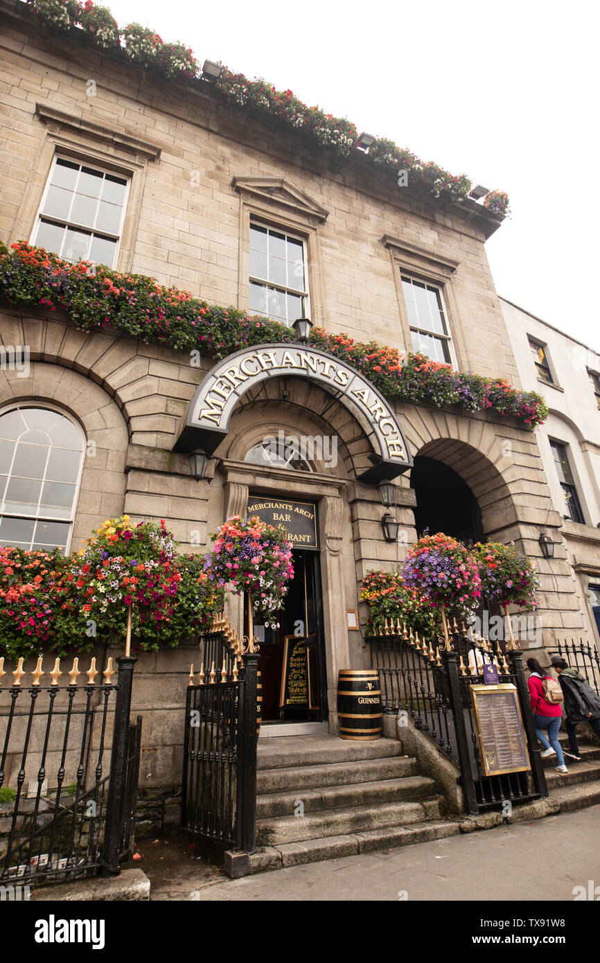 Merchant's arch dublin hi-res stock photography and images - Alamy