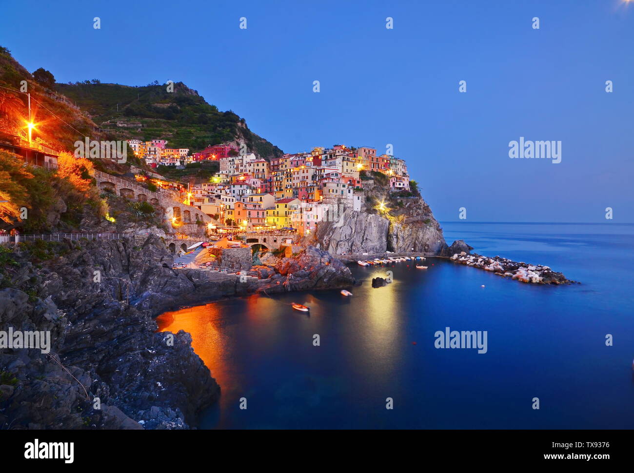 Overhead streetlights hi-res stock photography and images - Alamy