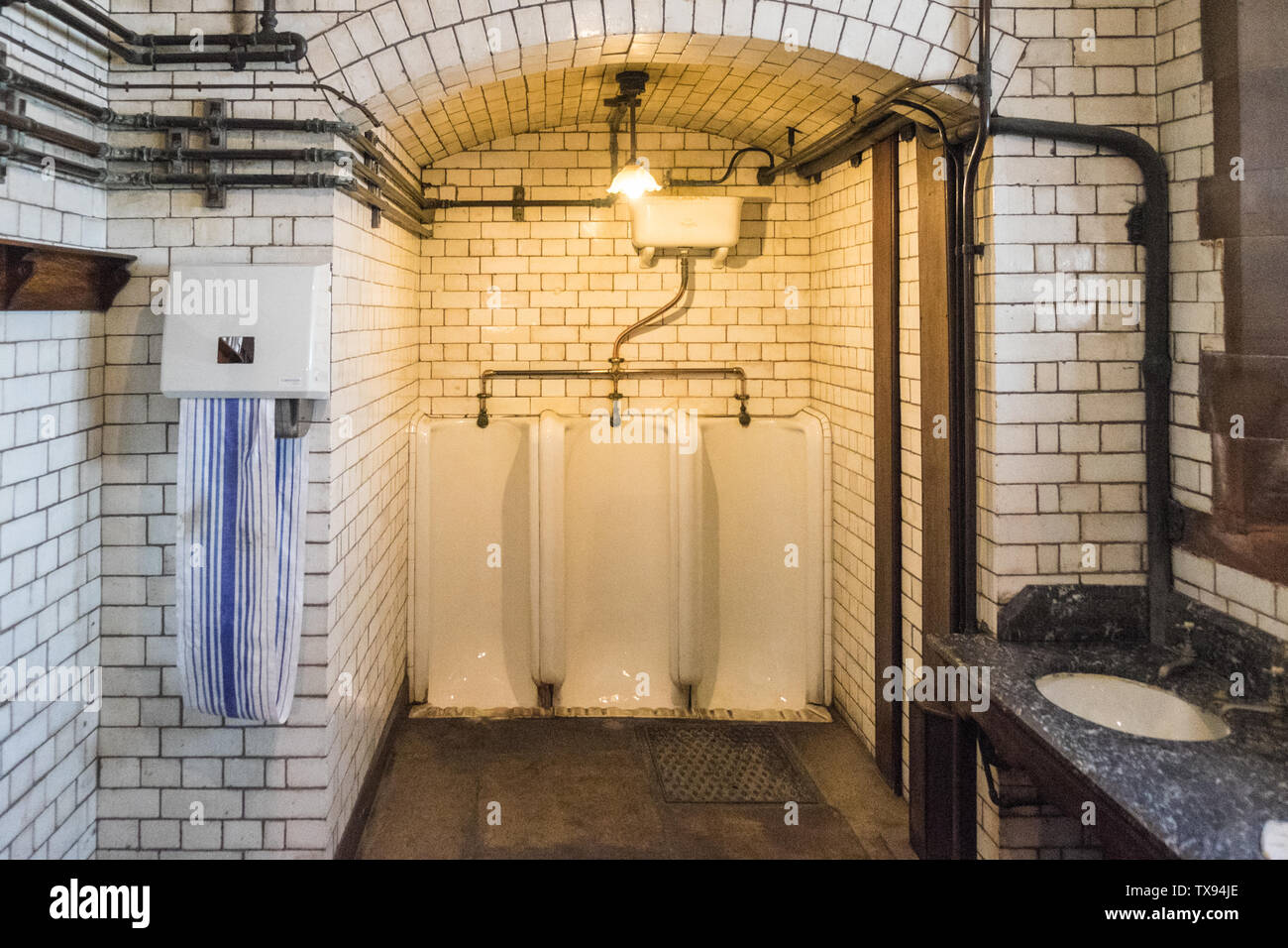 Victorian urinal hi-res stock photography and images - Alamy