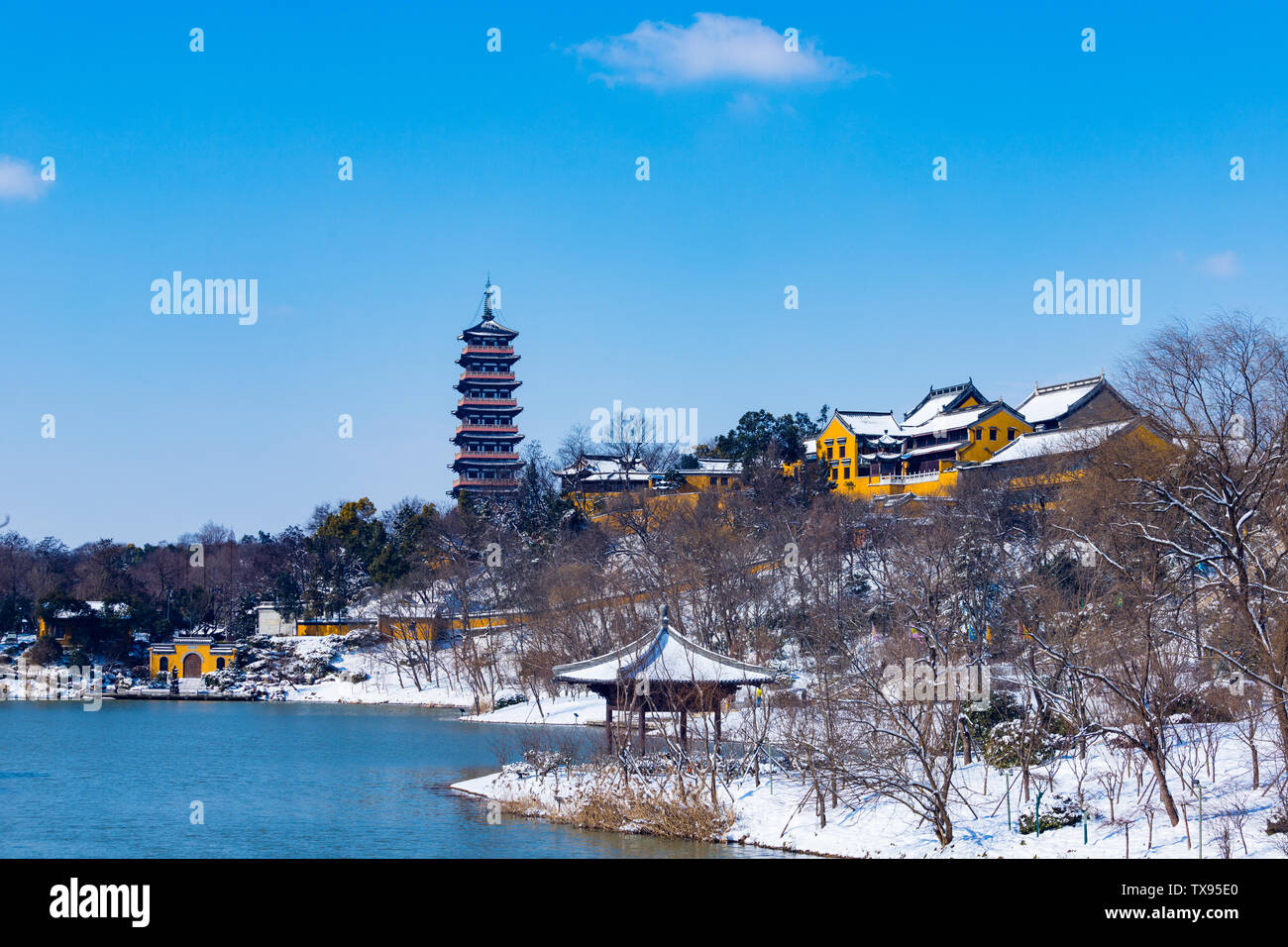 Yangzhou temple hi-res stock photography and images - Alamy