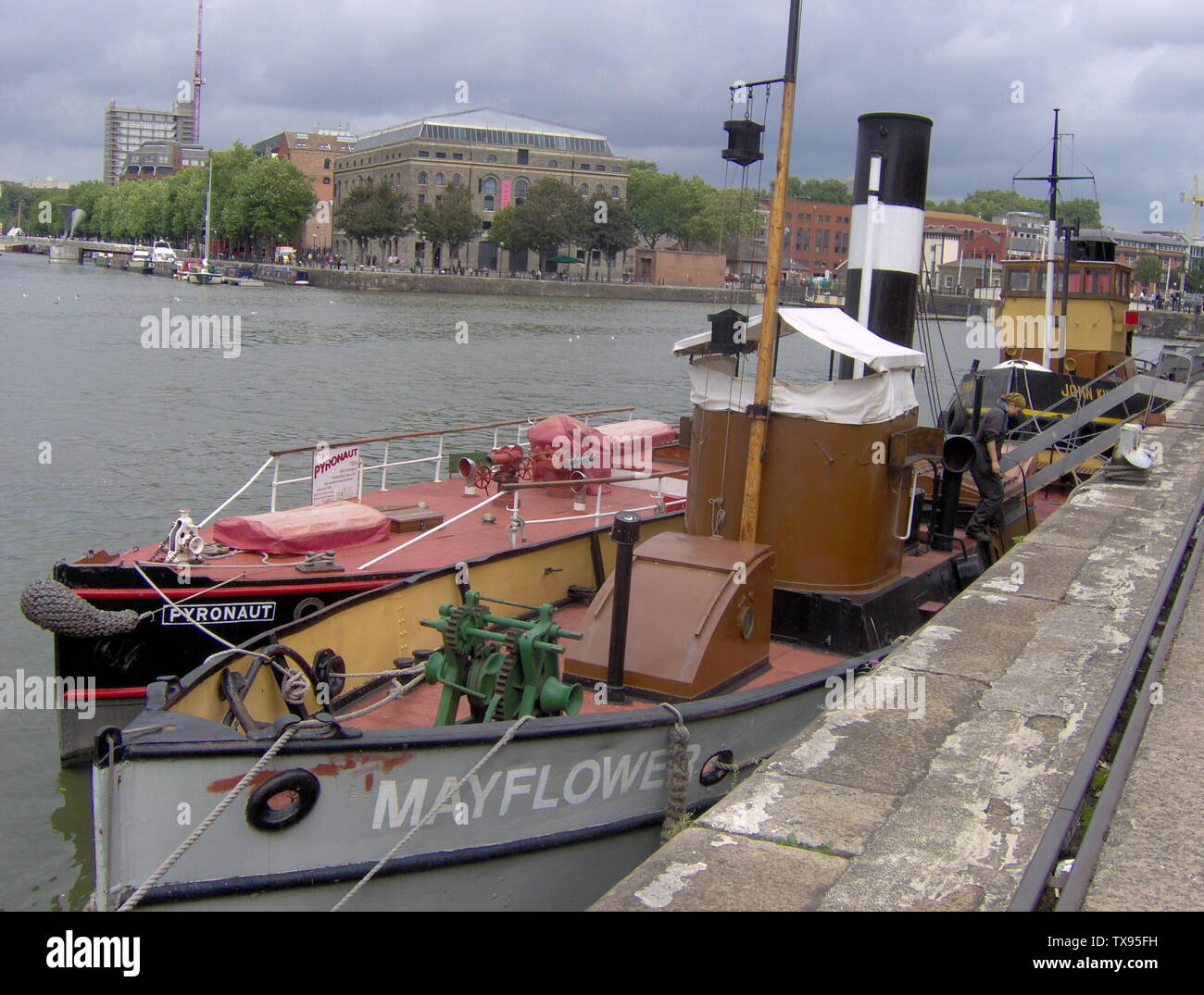 Fireboat pyronaut and steam tug mayflower hi-res stock photography and ...