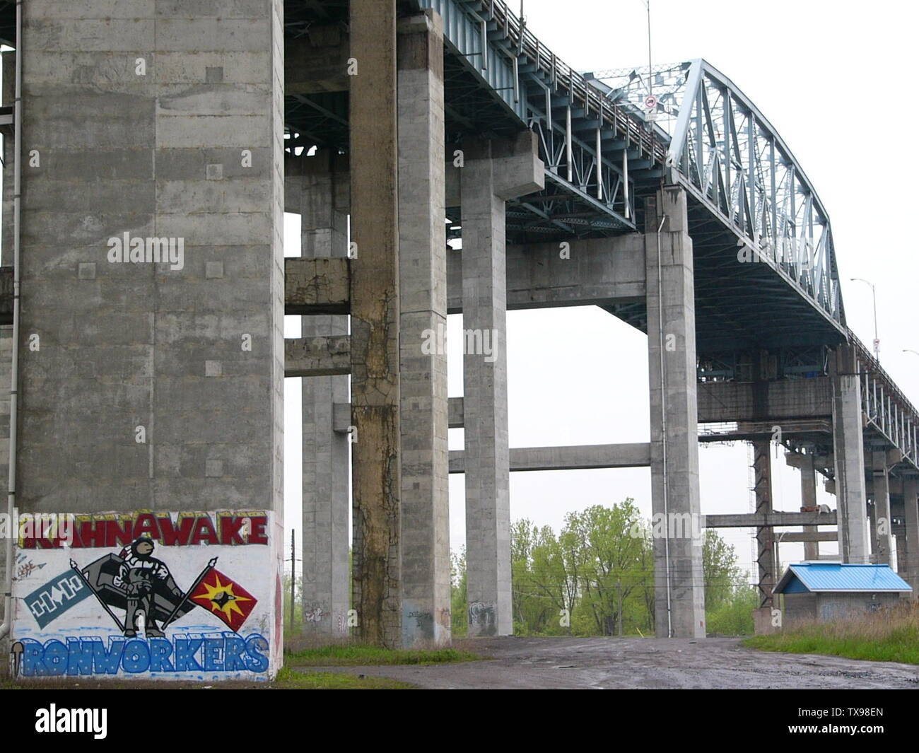 Hanging truss hi-res stock photography and images - Alamy
