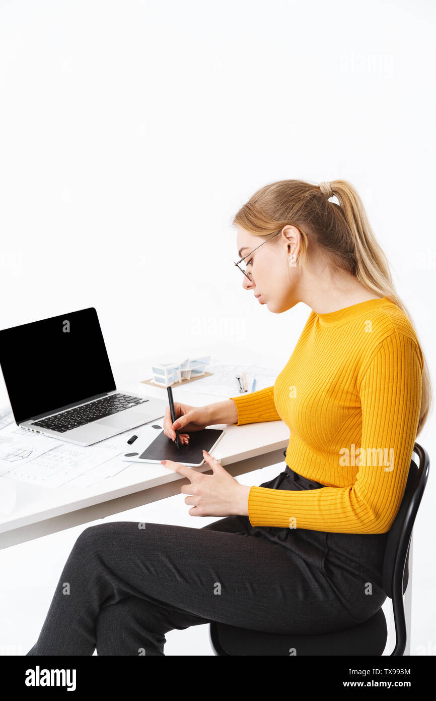 Side view graphic designer woman hi-res stock photography and images ...