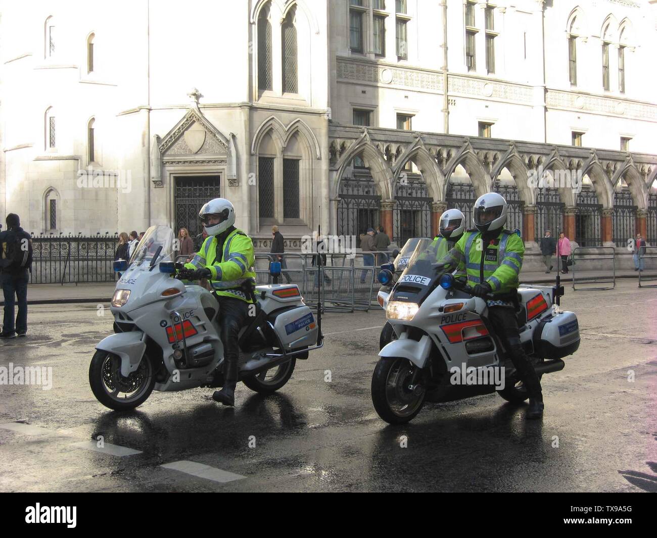 Metropolitan police motorcycles hi-res stock photography and images - Alamy