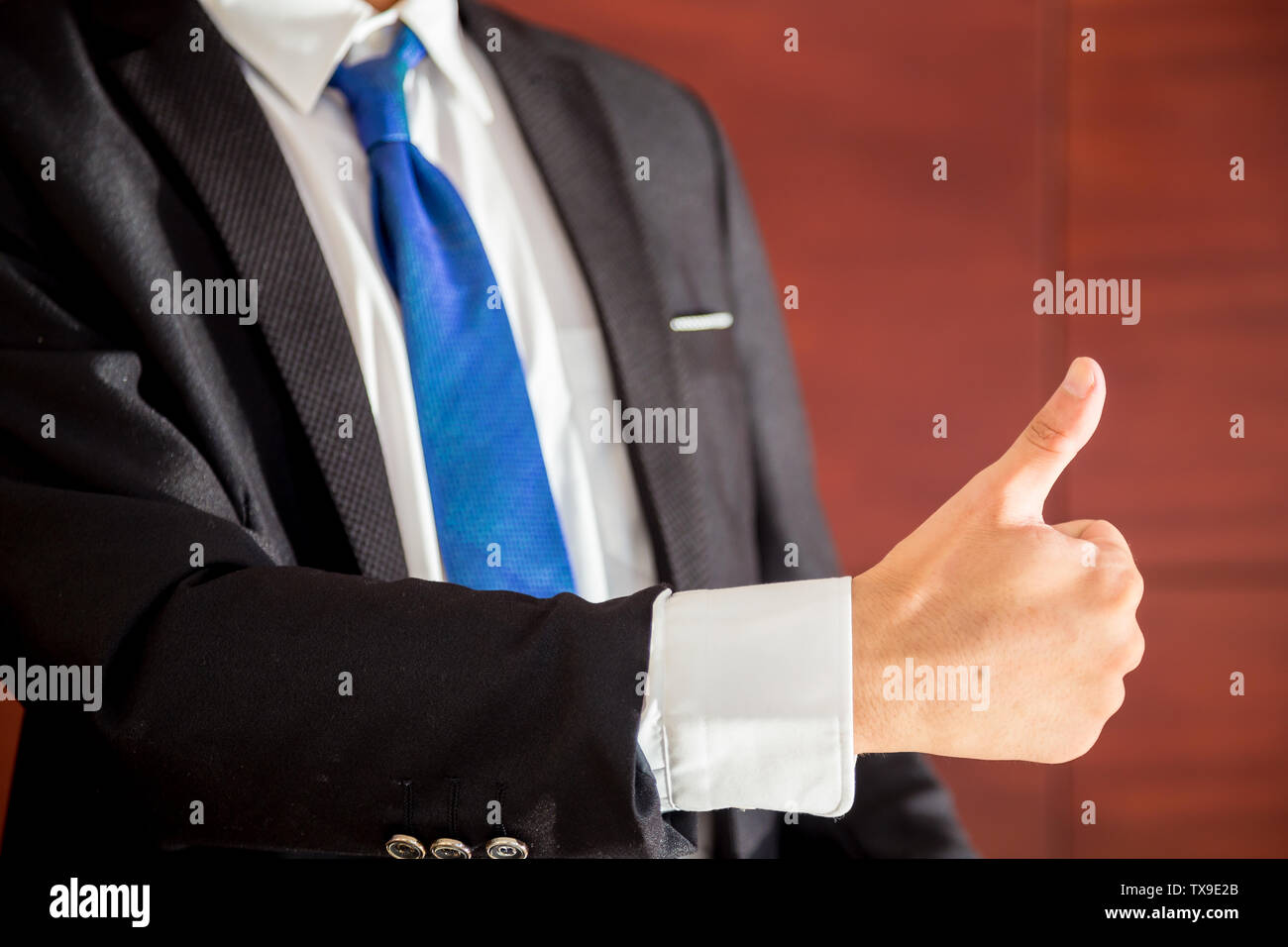 Business people praise thumbs Stock Photo - Alamy