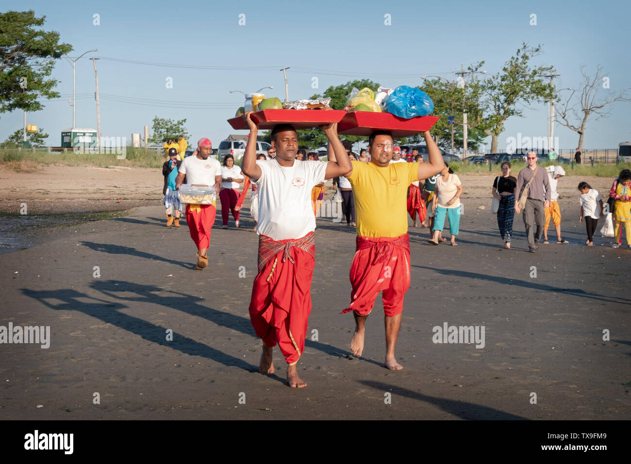 A group of Hindus from a temple in Queens arrive at Jamaica Bay to ... A group of Hindus from a temple in Queens arrive at Jamaica Bay to ...