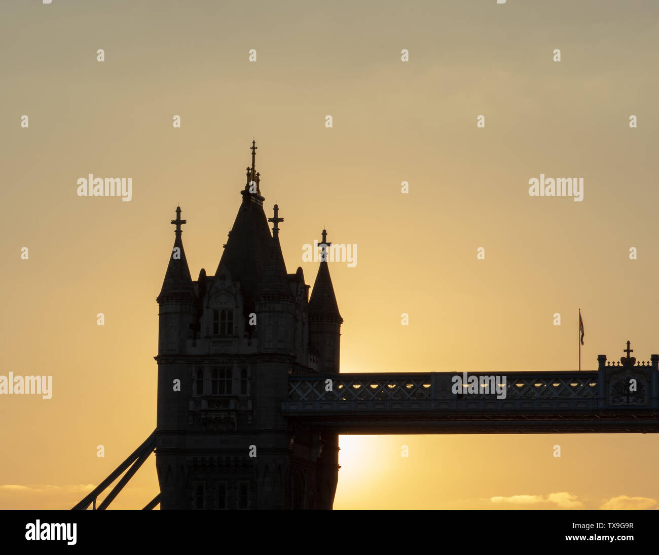 Sunset over tower bridge hi-res stock photography and images - Alamy