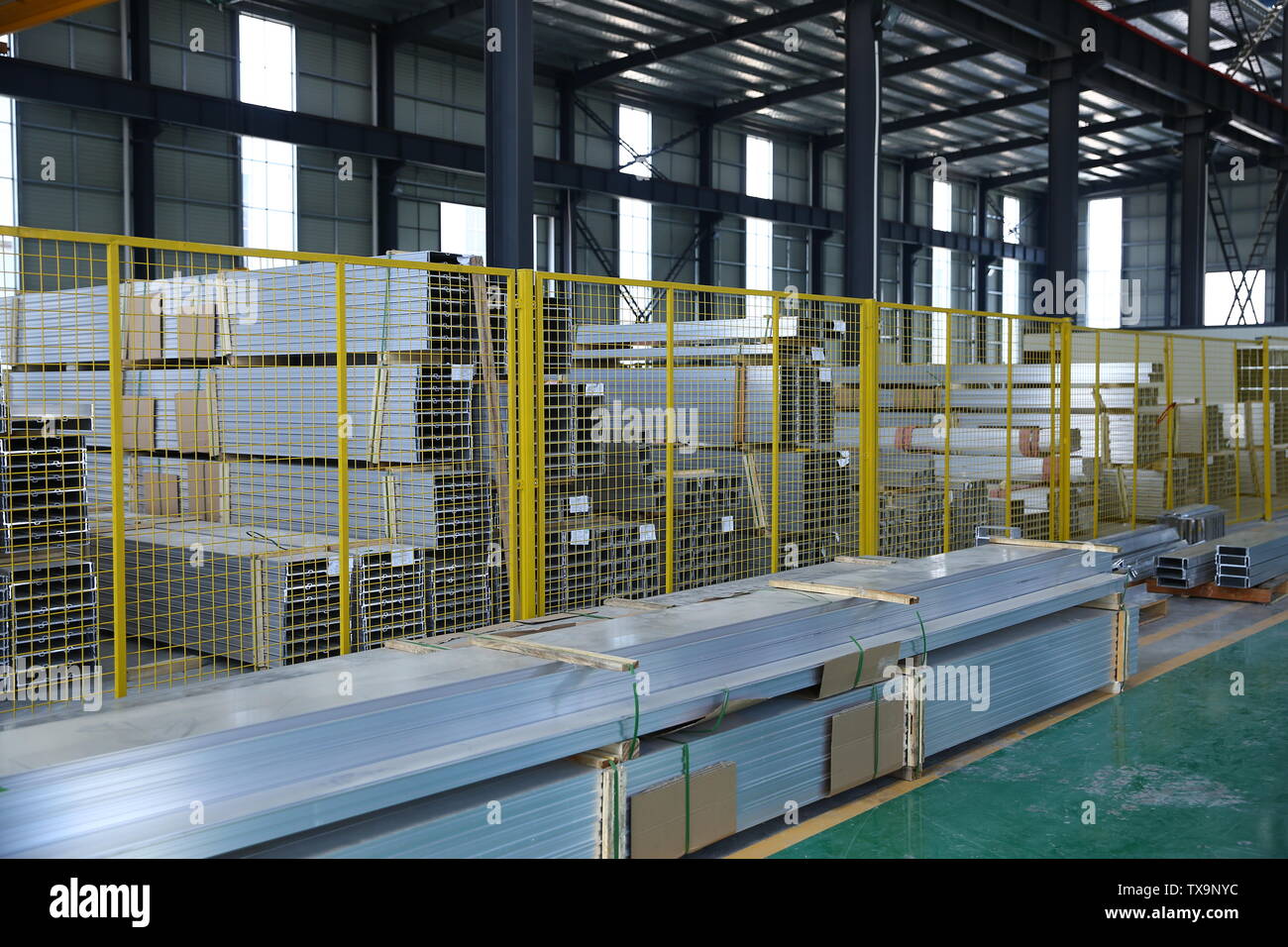 Warehouse assembly workers hi-res stock photography and images - Alamy