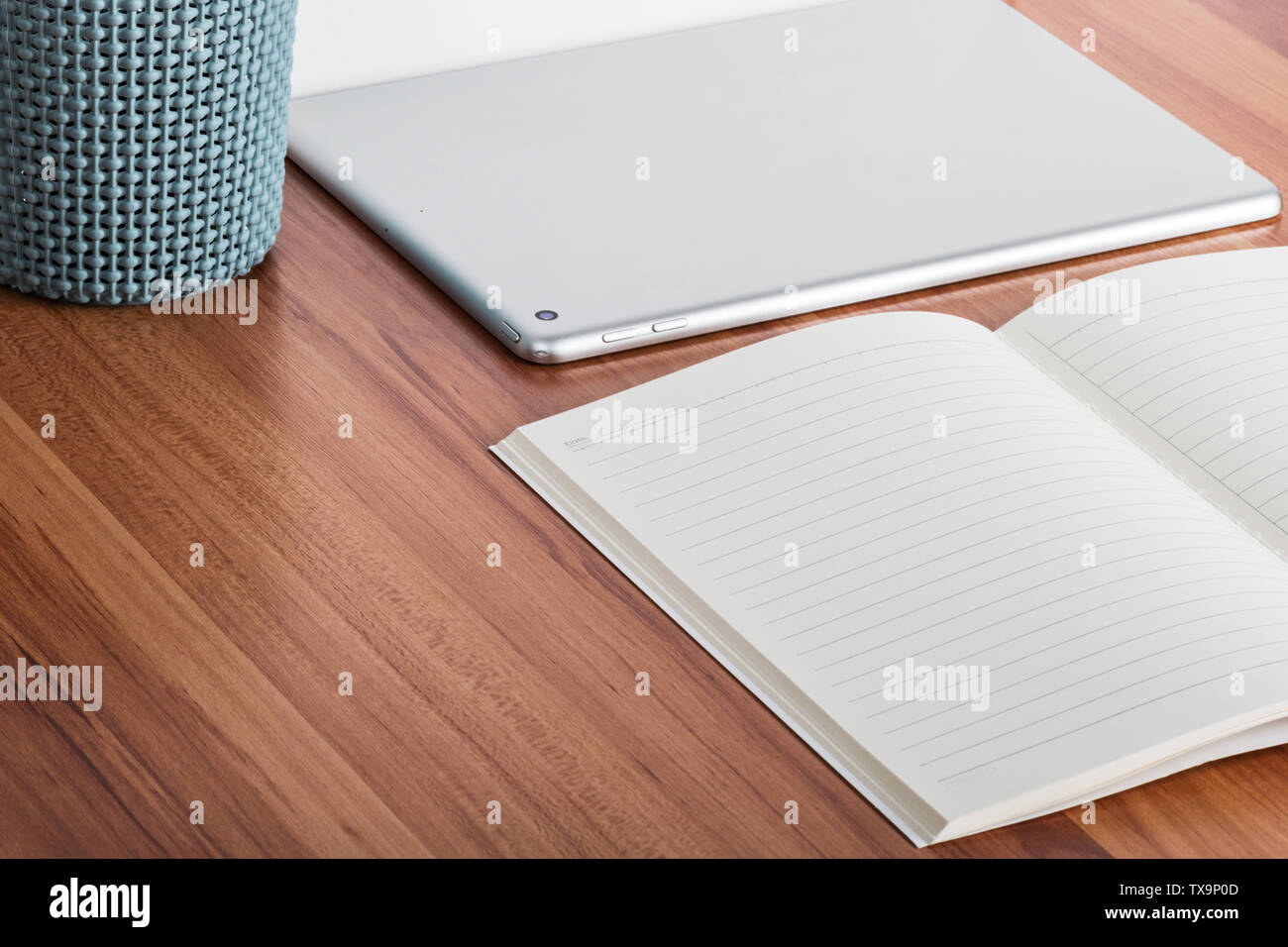 Inside book page blank hi-res stock photography and images - Alamy