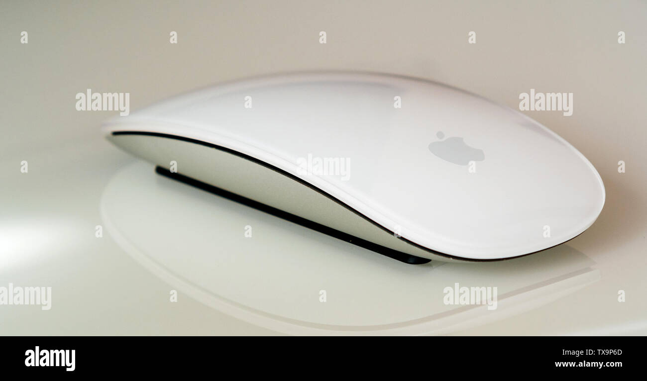 Apple computer mouse hi-res stock photography and images - Alamy