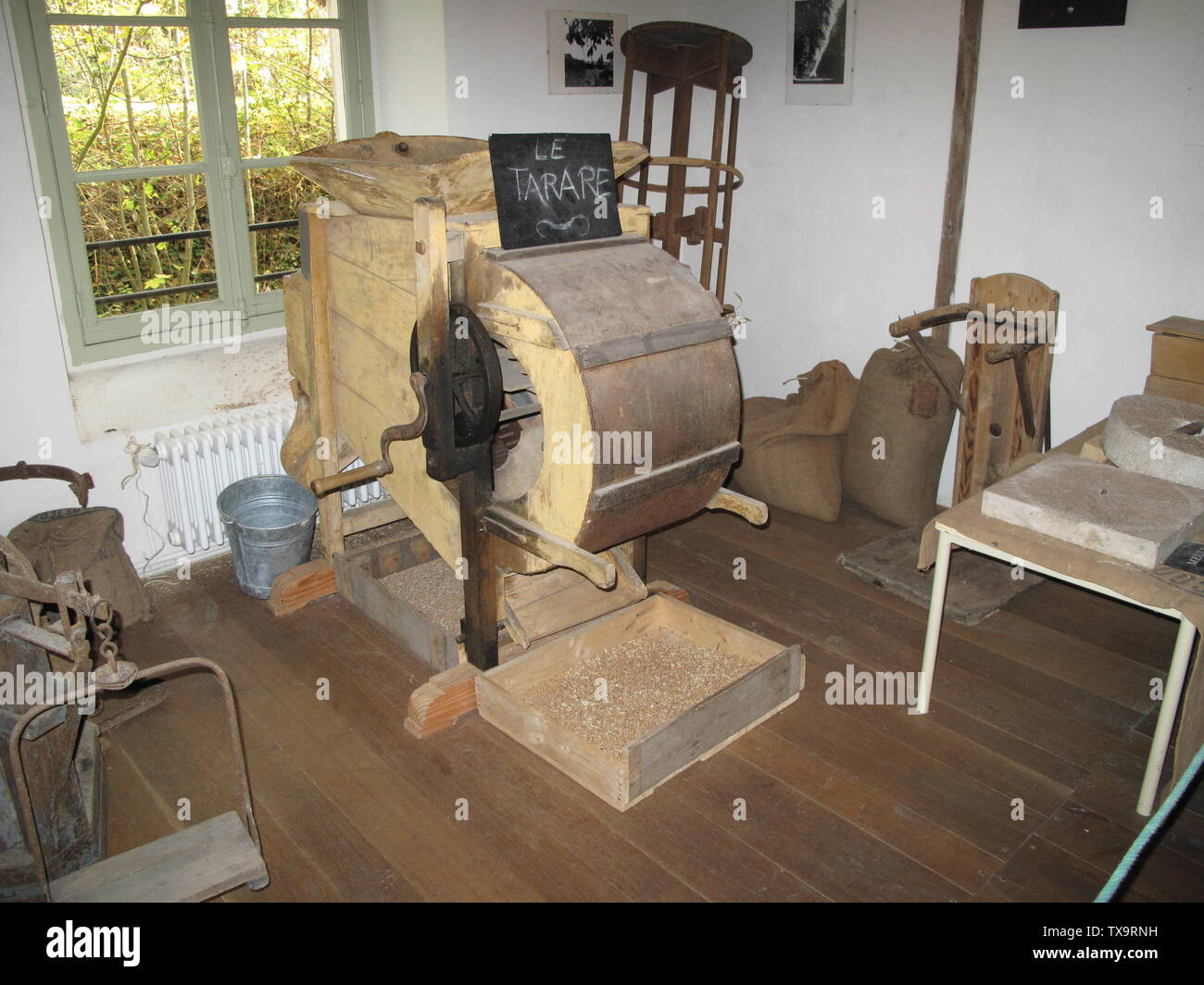 Vanneuse hi-res stock photography and images - Alamy