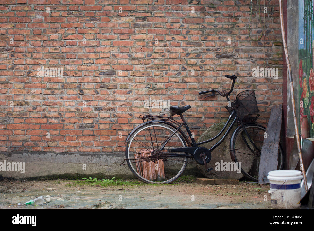Dilapidated courtyard hi-res stock photography and images - Alamy