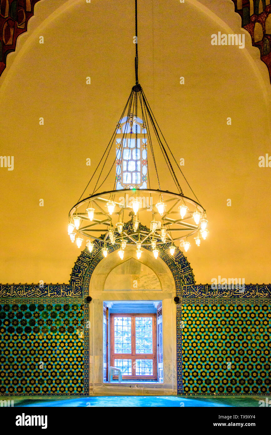 Arab green mosque window hi-res stock photography and images - Alamy