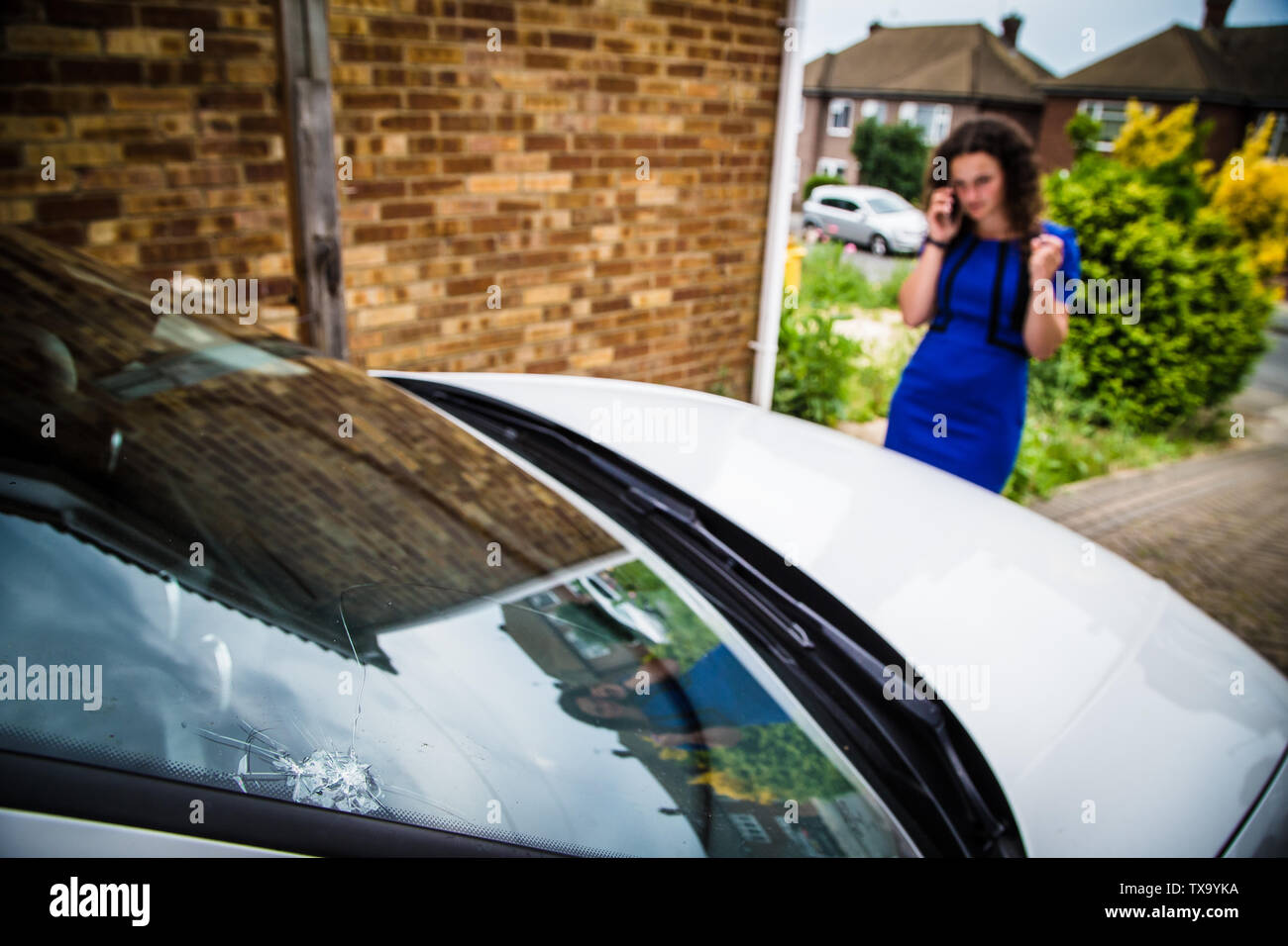 Annoyed business woman hi-res stock photography and images - Alamy