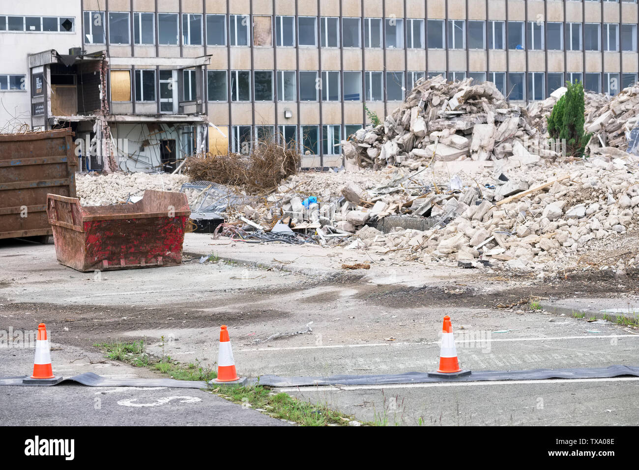 Warning sign building pile demolition hi-res stock photography and ...