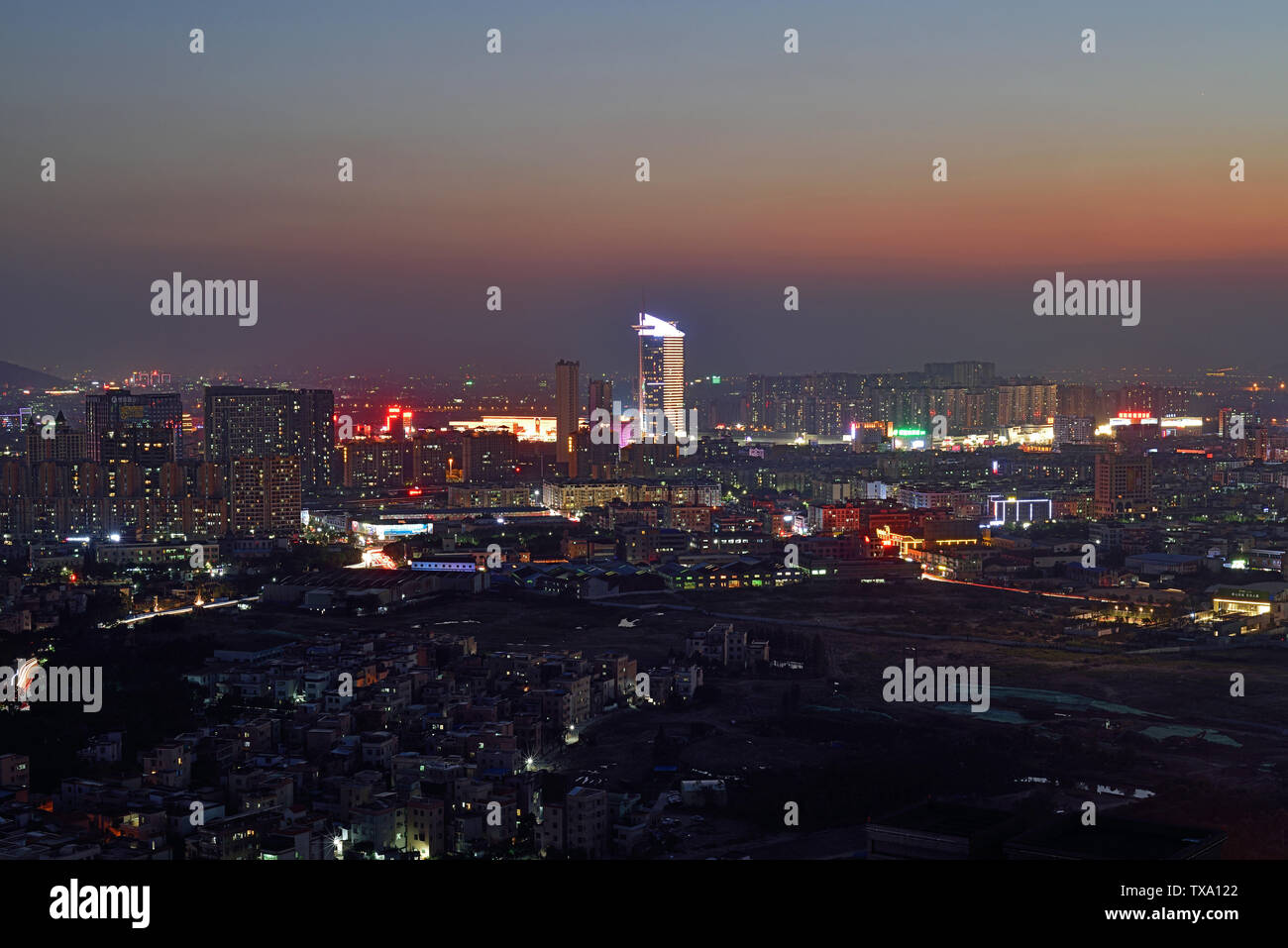 High rise building shelters hi-res stock photography and images - Alamy