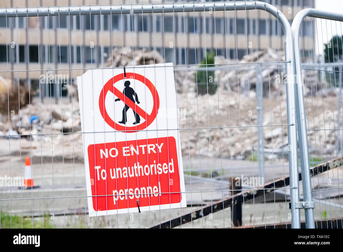 No entry to unauthorised personnel sign Stock Photo - Alamy