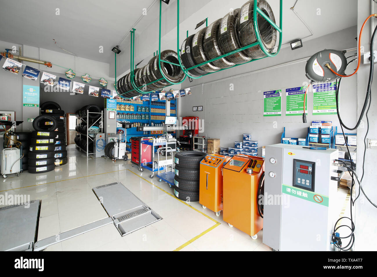 Car repair, garage, car maintenance Stock Photo - Alamy