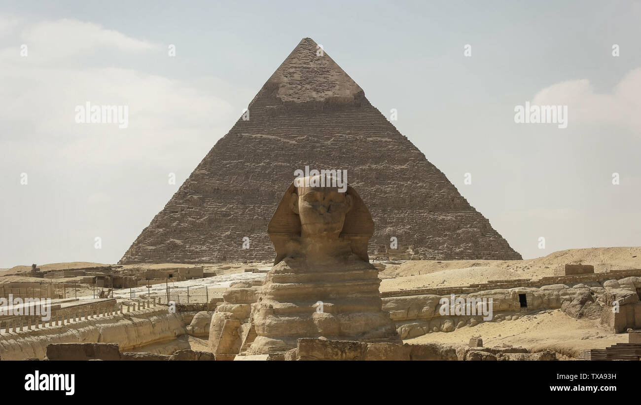 Sphinx egypt front view hi-res stock photography and images - Alamy