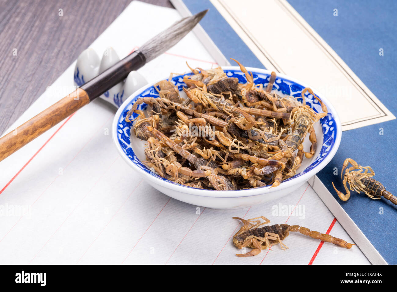 Scorpion attack hi-res stock photography and images - Alamy