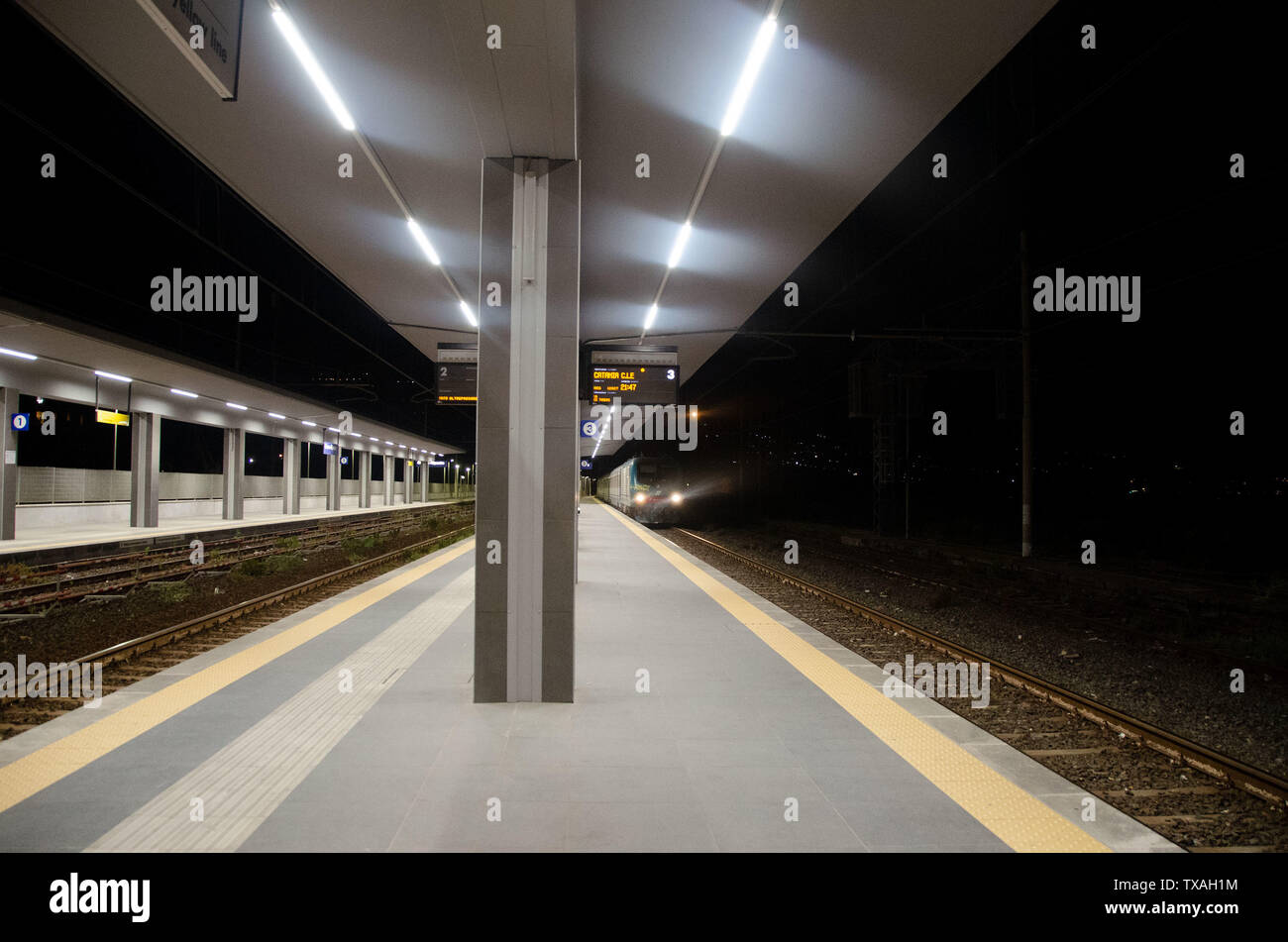 Tran station tracks hi-res stock photography and images - Alamy