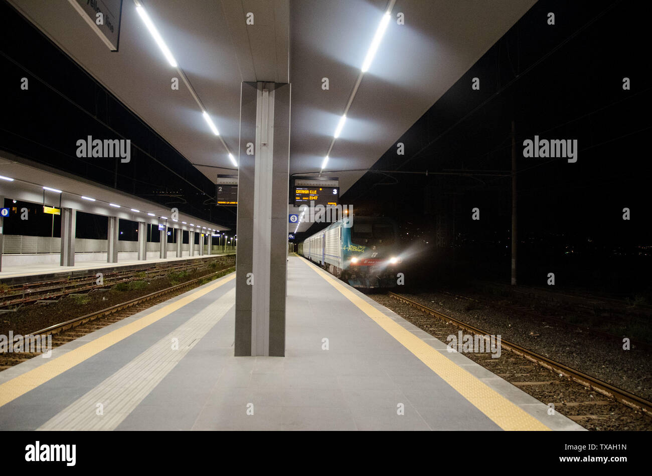 Tran station tracks hi-res stock photography and images - Alamy