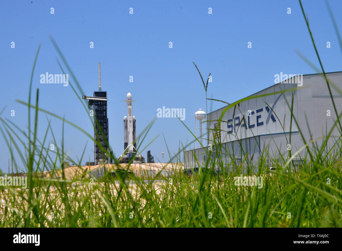Spacex lift off hi-res stock photography and images - Alamy