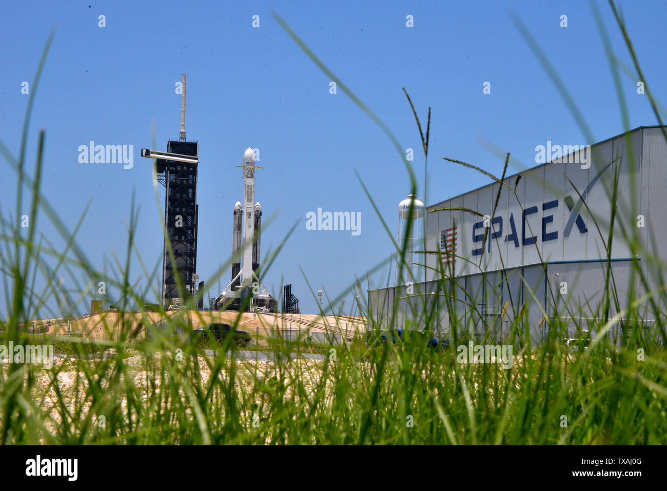 Spacex lift off hi-res stock photography and images - Alamy