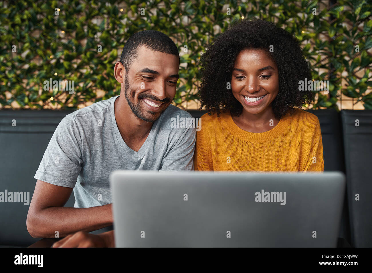 Woman man laptop smile sit hi-res stock photography and images - Alamy