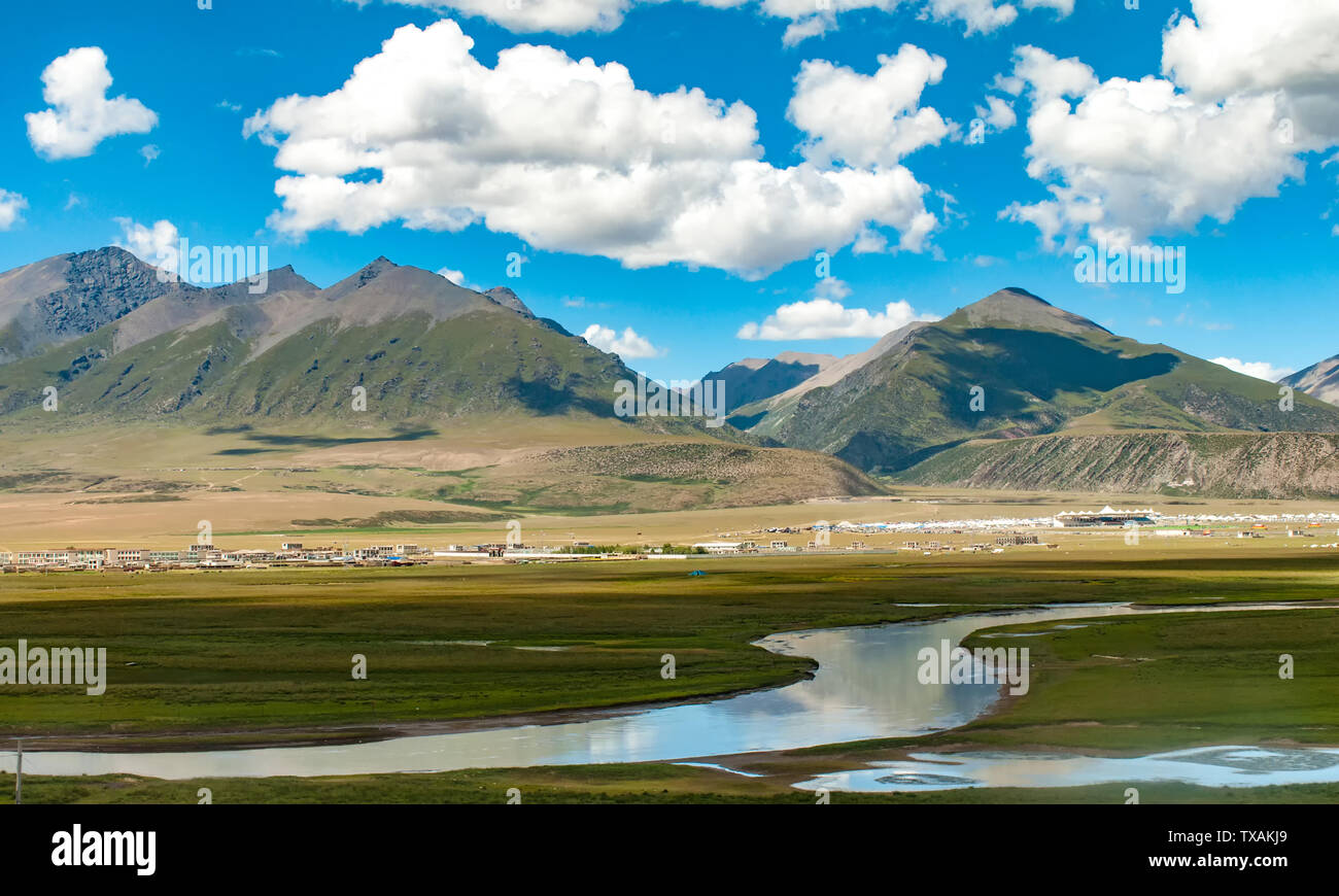 Tanggula hi-res stock photography and images - Alamy