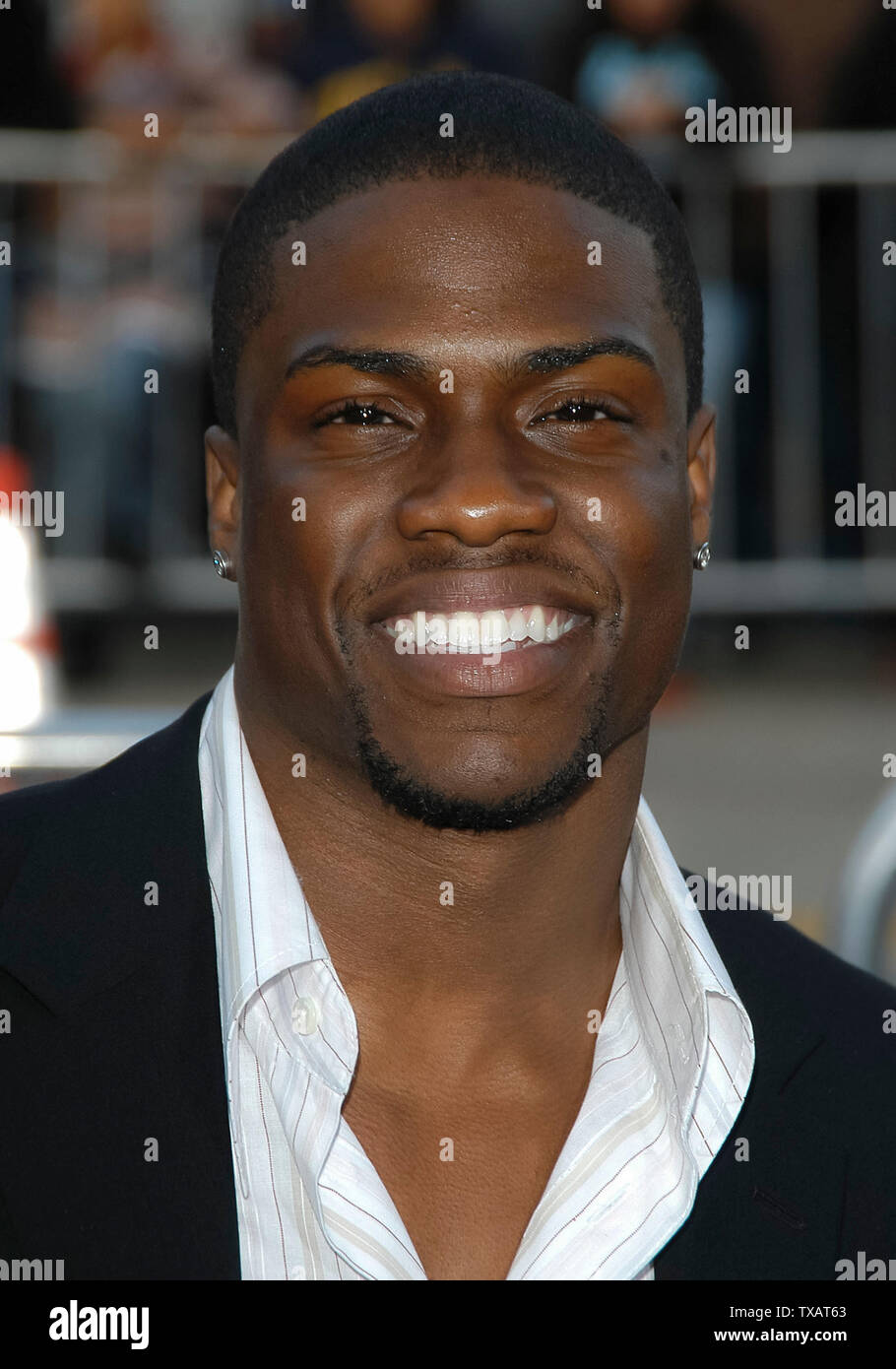 Kevin Hart at the "Soul Plane" Premiere at the Mann Village Theatre in ...