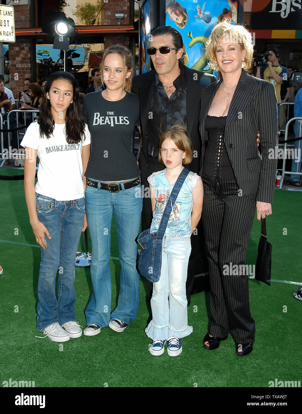 Antonio Banderas, wife Melanie Griffith, daughters Stella, Dakota ...