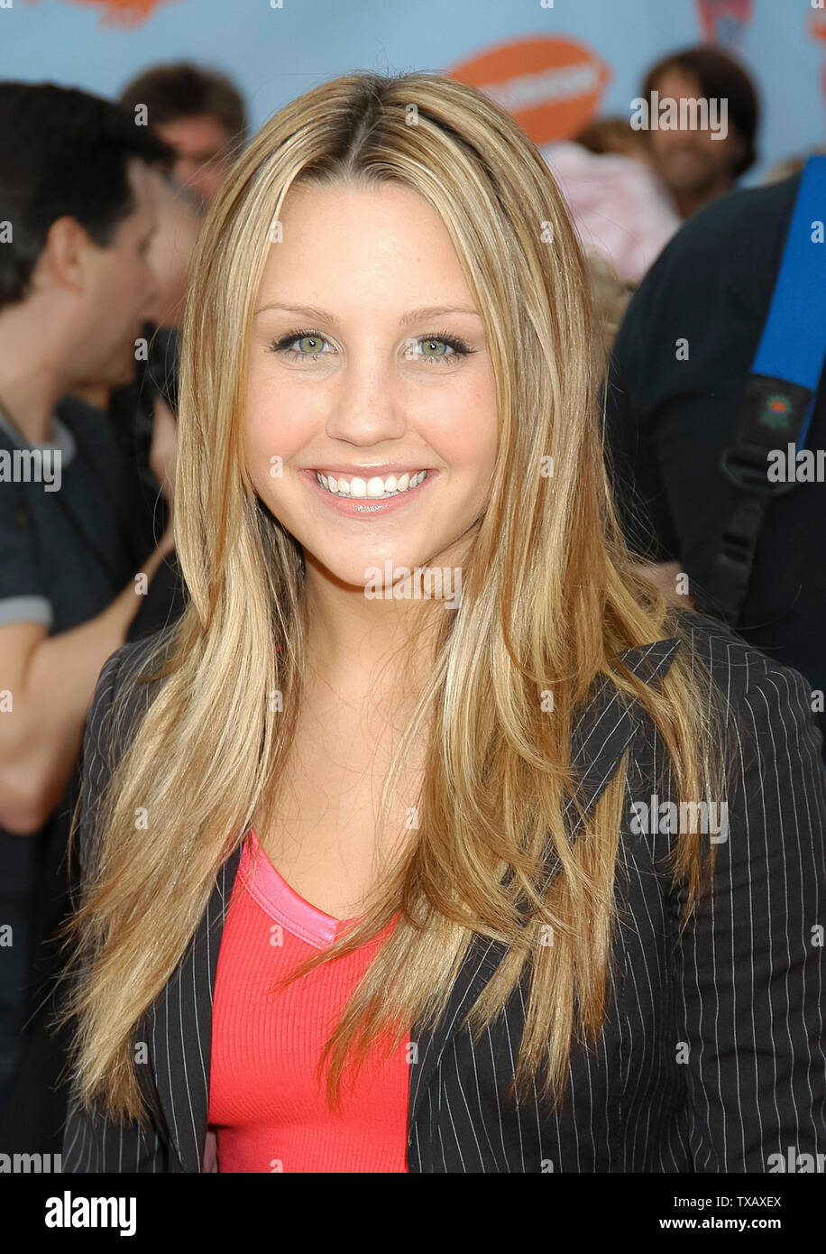 Amanda Bynes arriving at the Nickelodeon's 17th Annual Kids' Choice ...