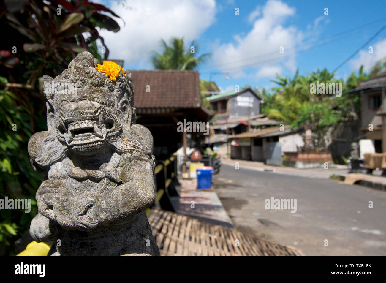 Balinese guardian statue hi-res stock photography and images - Alamy