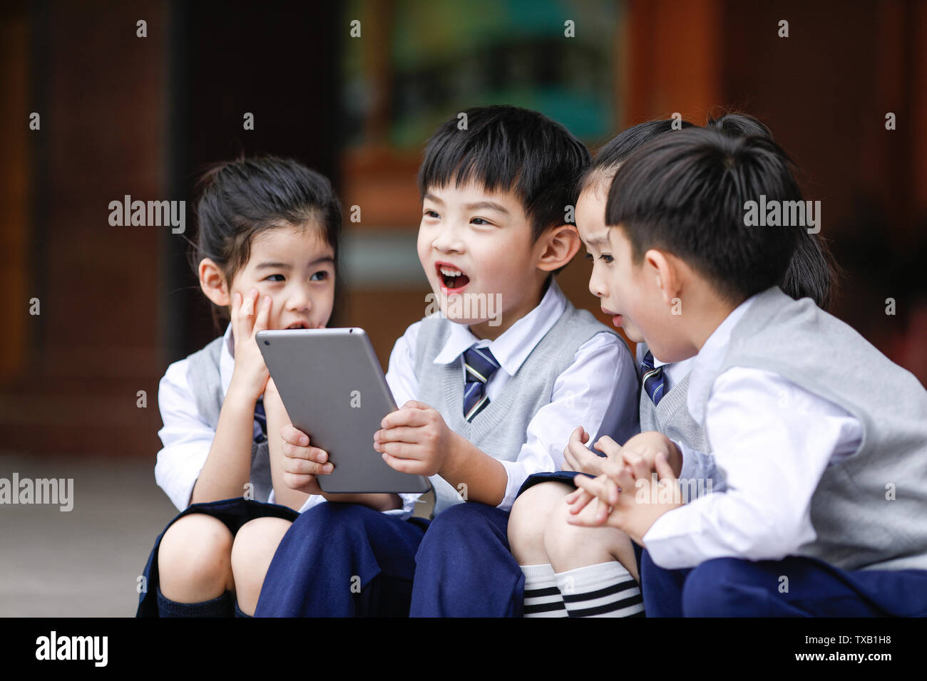 School children ipad uniform hi-res stock photography and images - Alamy