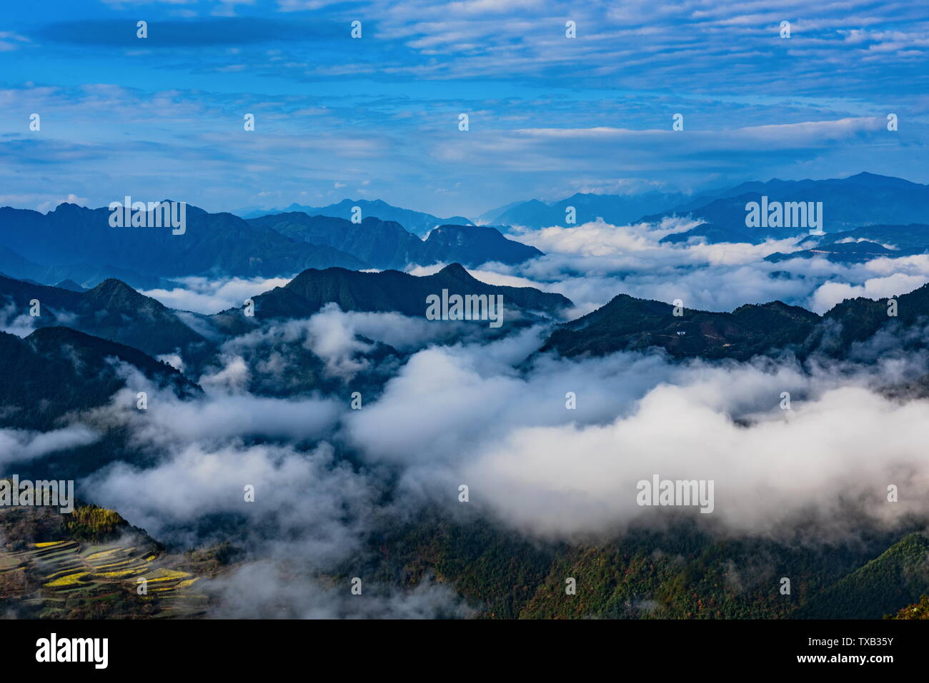 Southern sharp rock clouds Stock Photo - Alamy