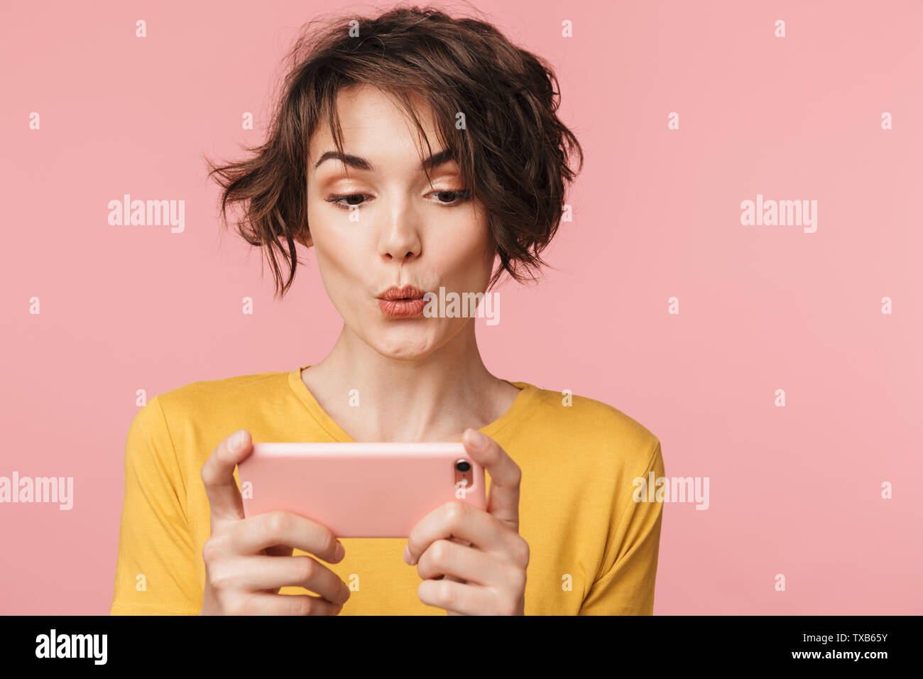 Image of a shocked young beautiful woman posing isolated over pink wall ...