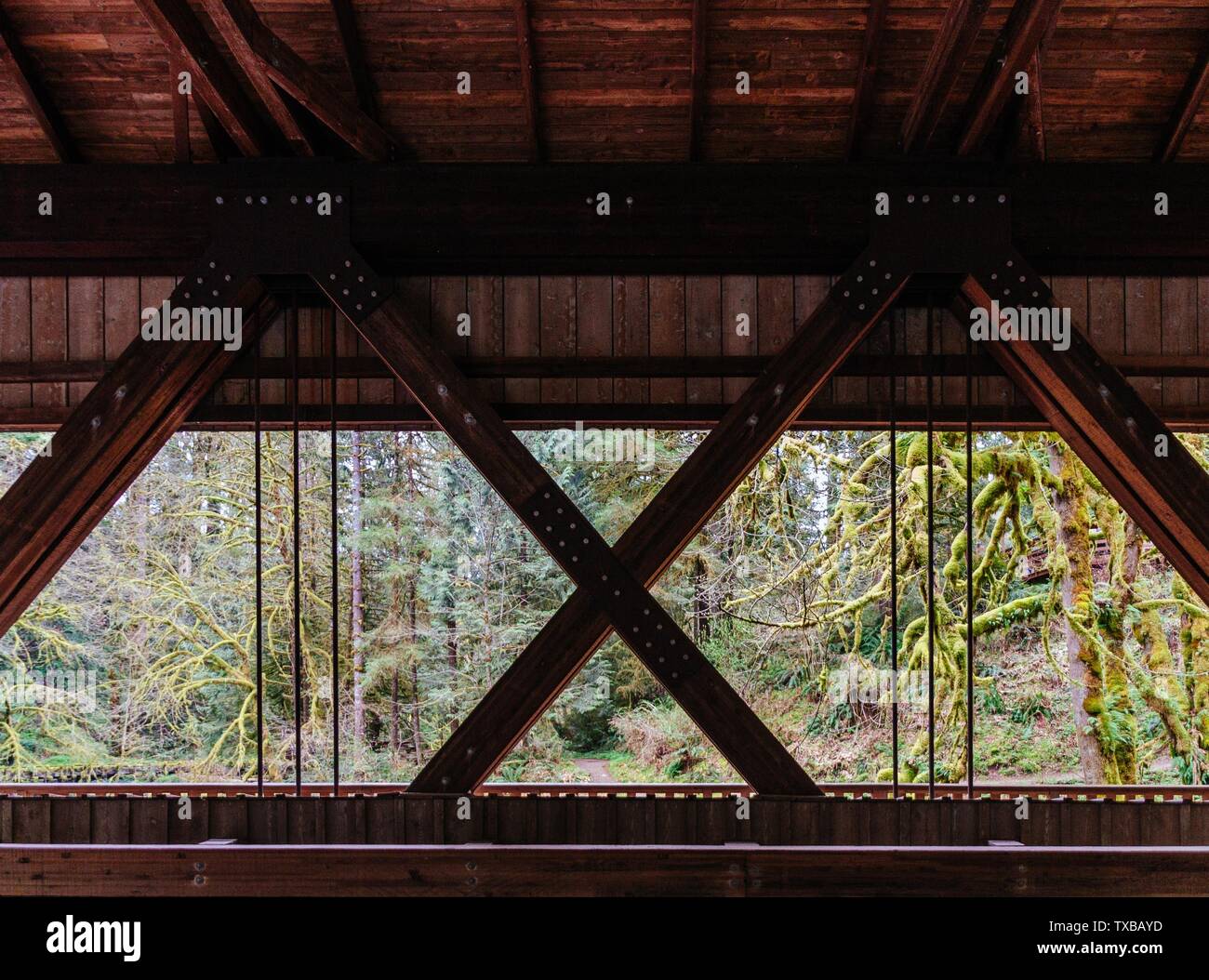 Truss bridge parts hi-res stock photography and images - Alamy