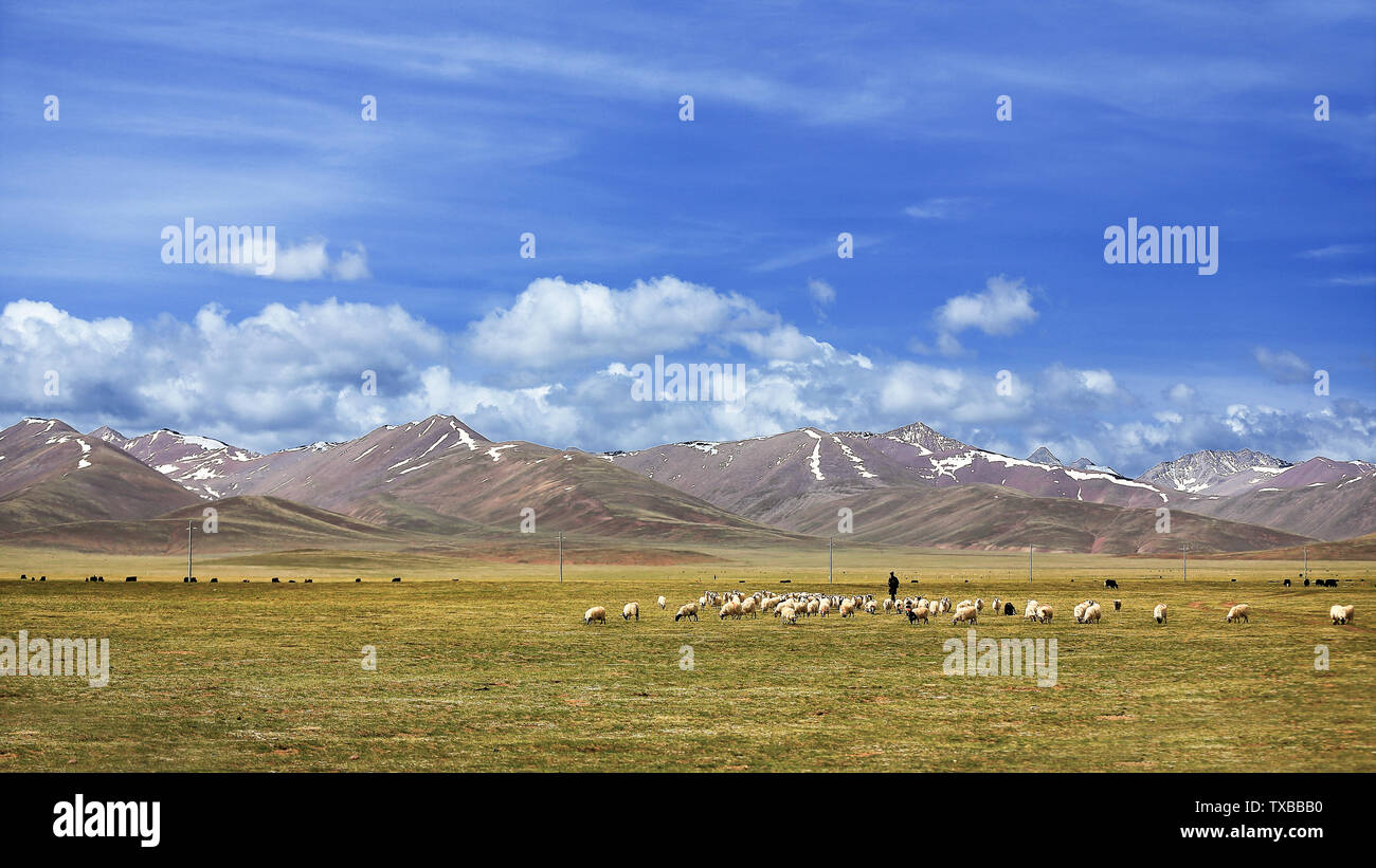 The tangula mountains hi-res stock photography and images - Alamy