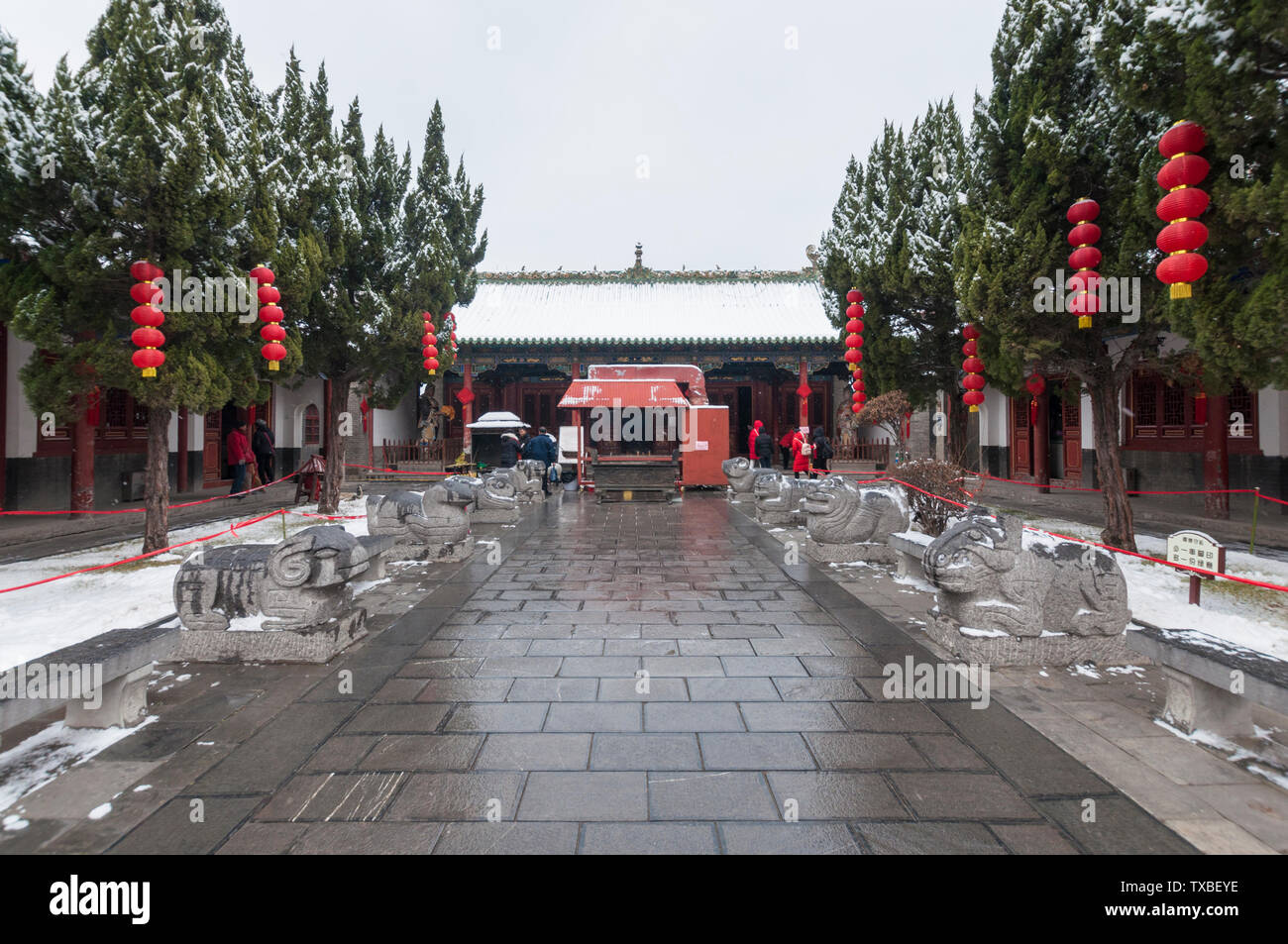 Spring temple buddha henan hi-res stock photography and images - Alamy