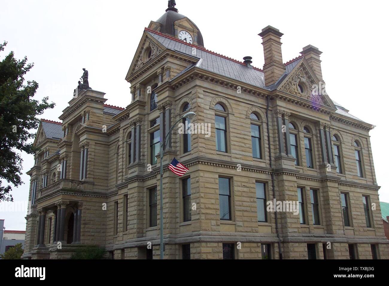 This is the hancock county courthouse in downtown findlay hi-res stock ...