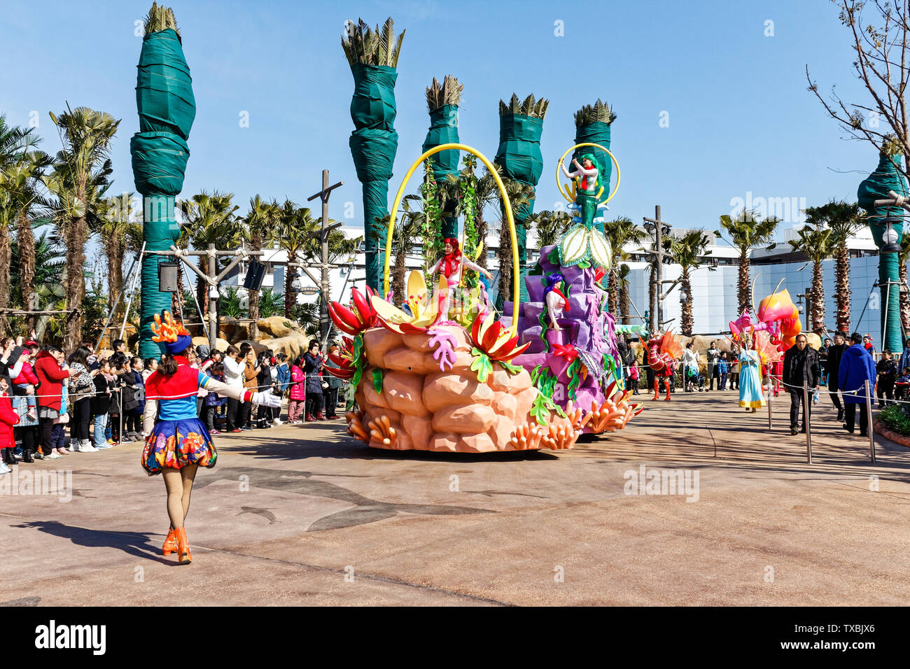 Shanghai Haichang Ocean Park float parade Stock Photo - Alamy
