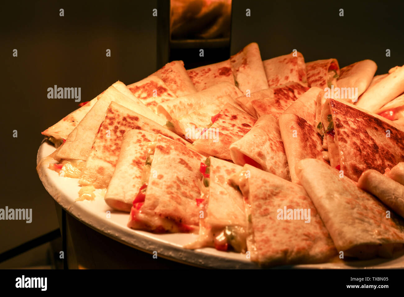 Food under a heat lamp hi-res stock photography and images - Alamy