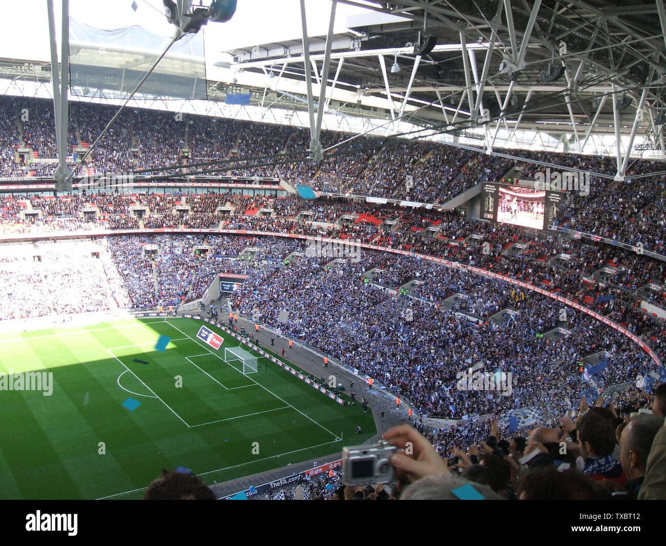 Portsmouth fans hi-res stock photography and images - Alamy
