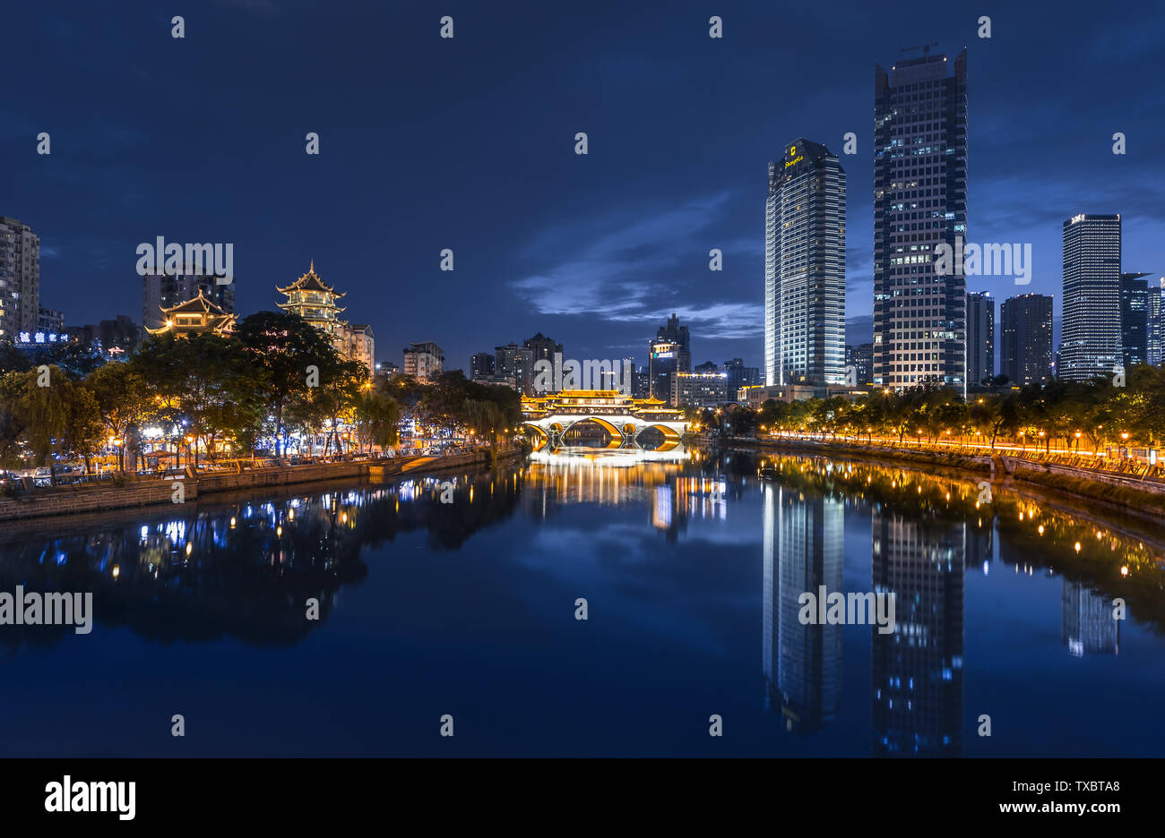 Night View of Chengdu Nine Eye Bridge covered bridge Stock Photo - Alamy