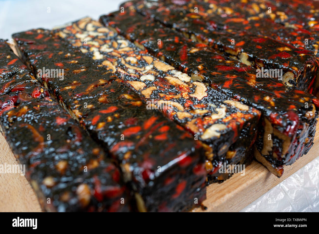 Gelatin gelatin made of gelatin slices and gelatin production hi-res ...